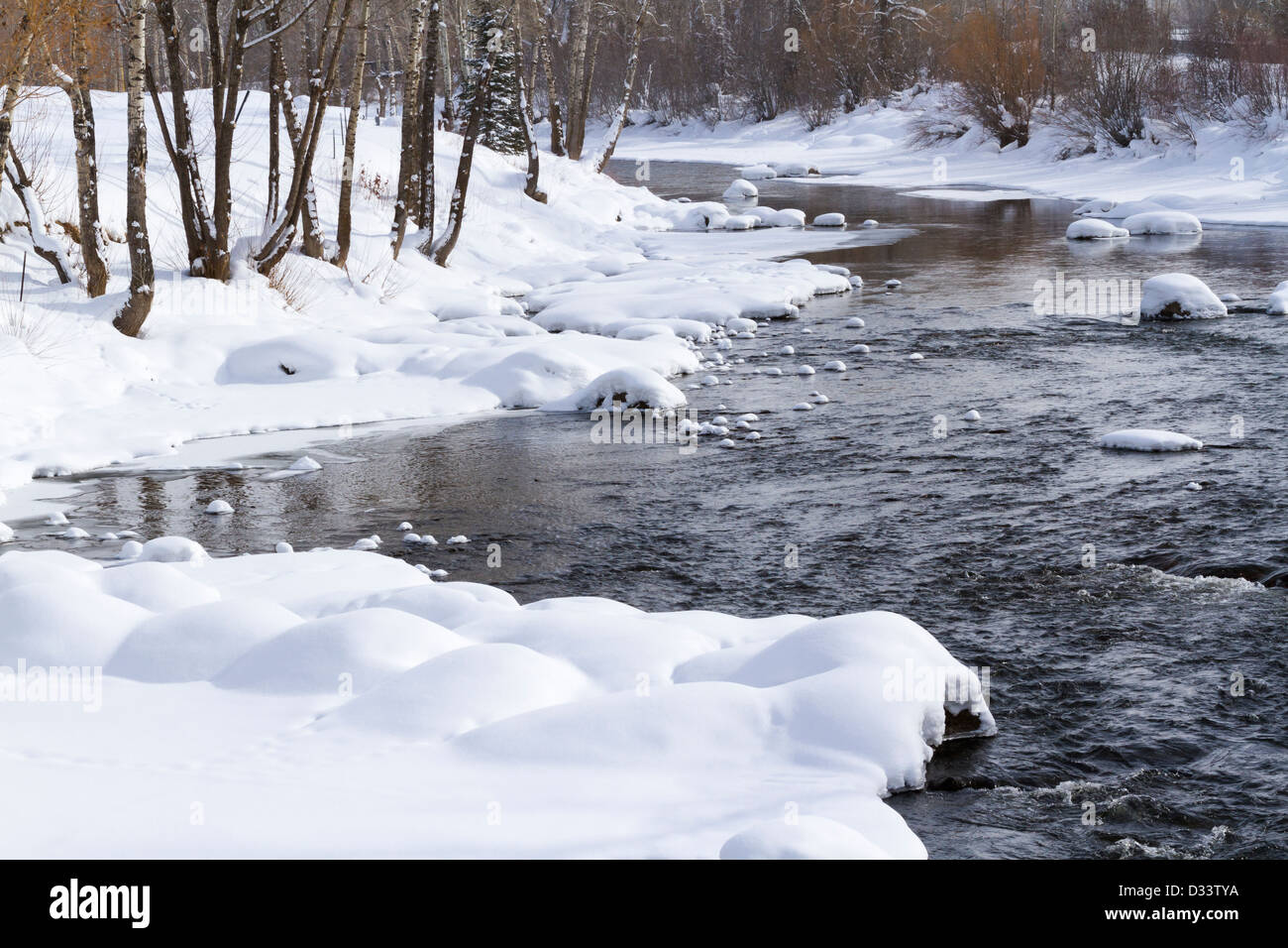 Frozen river in the middle of the winter Stock Photo - Alamy