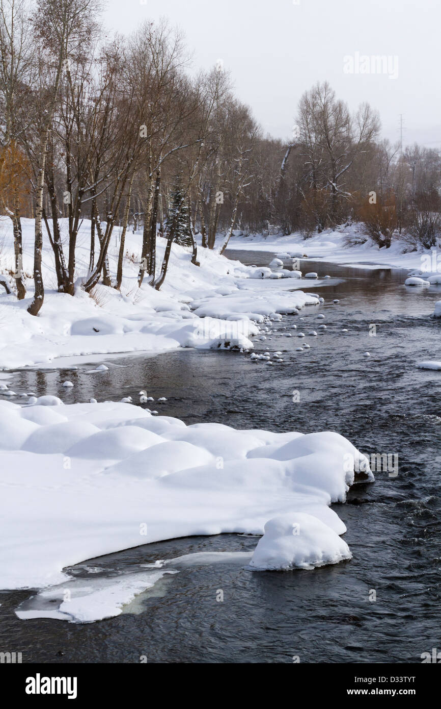 Frozen river in the middle of the winter Stock Photo - Alamy
