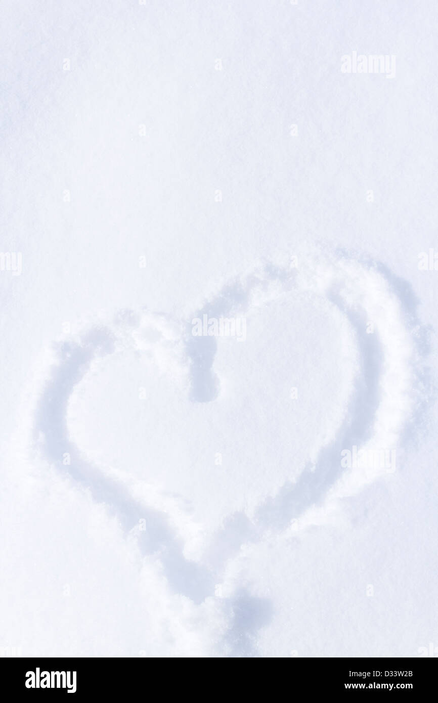 Drawing of a heart on fresh snow Stock Photo - Alamy