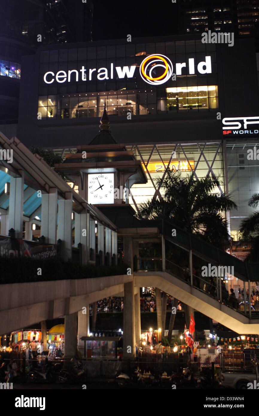 Central world shopping complex hi-res stock photography and images - Alamy