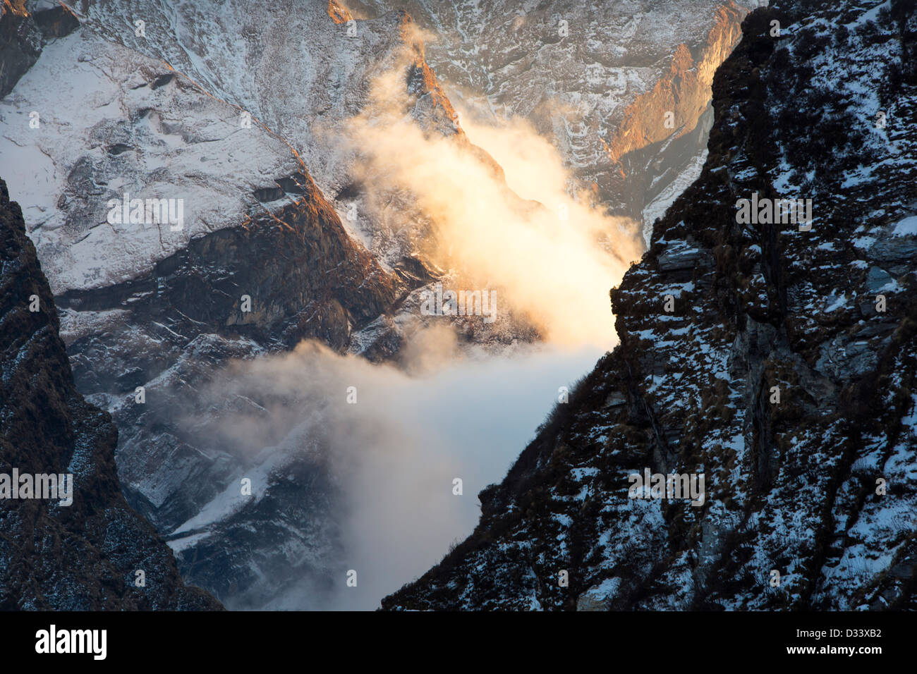 Modi khola valley annapurna sanctuary hi-res stock photography and ...
