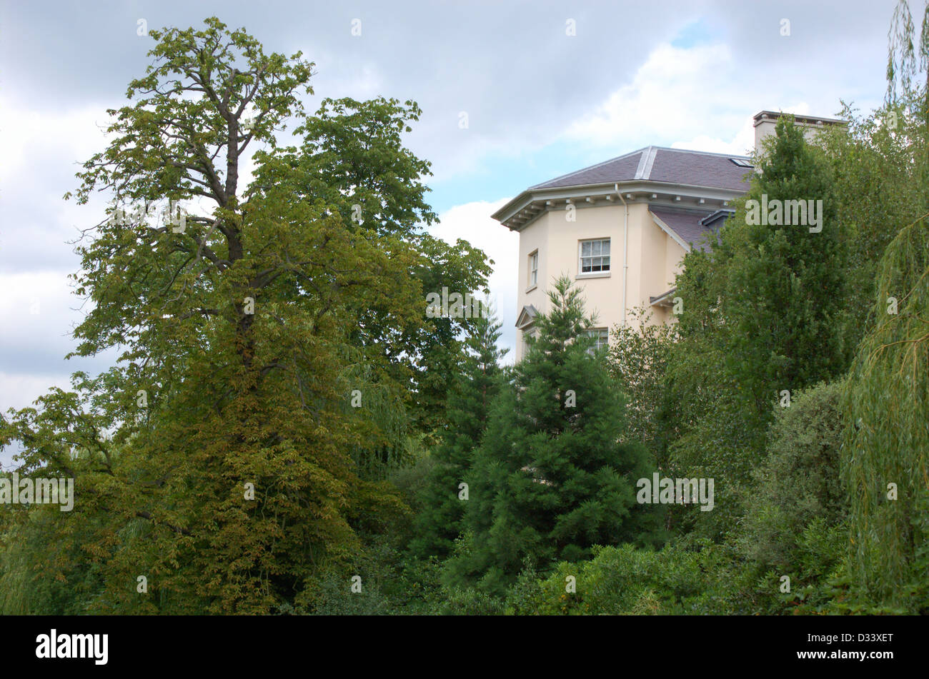 Large house surrounded trees hi-res stock photography and images - Alamy