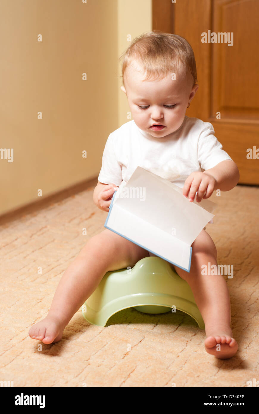 Baby on the pot, process of habituation Stock Photo - Alamy