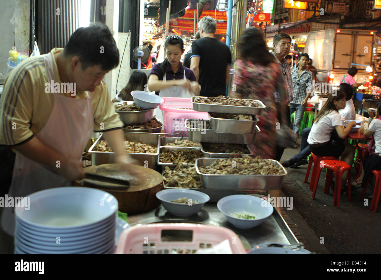 Cooking in the street hi-res stock photography and images - Alamy