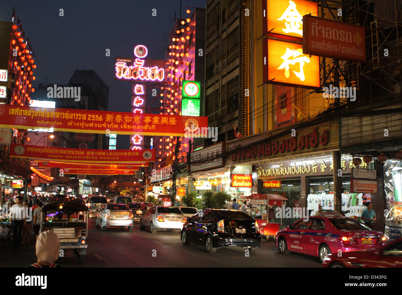 Yaowarat Road, Bangkok 's Chinatown at night Stock Photo - Alamy
