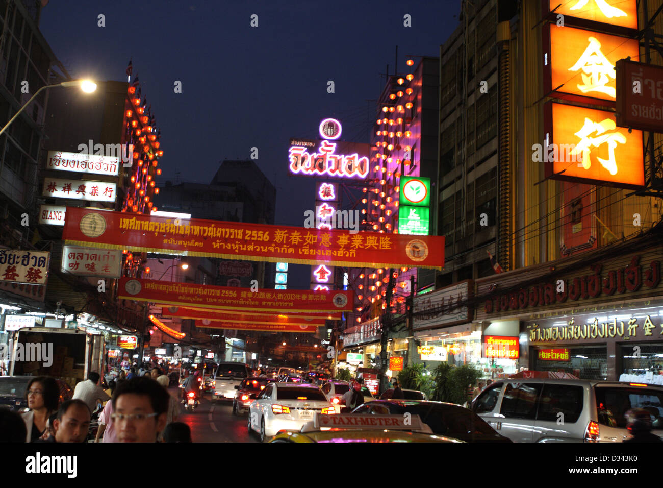 Yaowarat Road, Bangkok 's Chinatown at night Stock Photo - Alamy