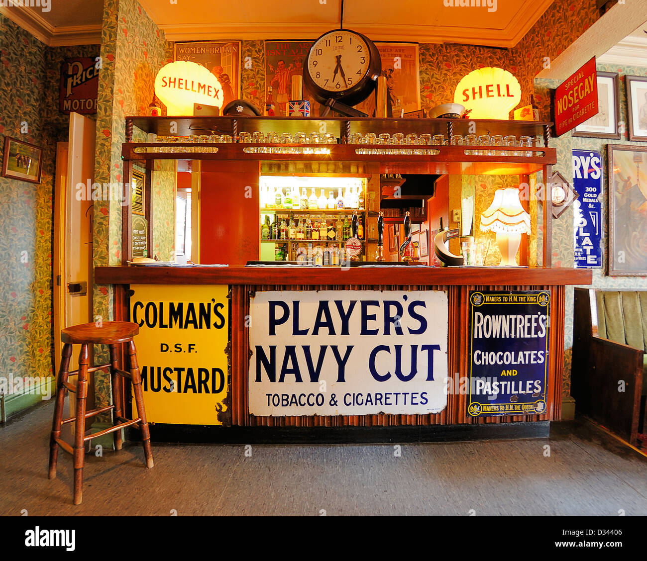 Pub memorabilia hi-res stock photography and images - Alamy