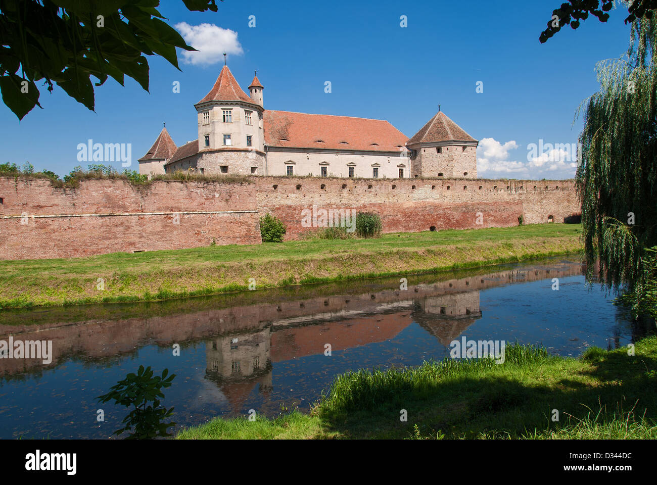 Famous medieval castles hi-res stock photography and images - Alamy