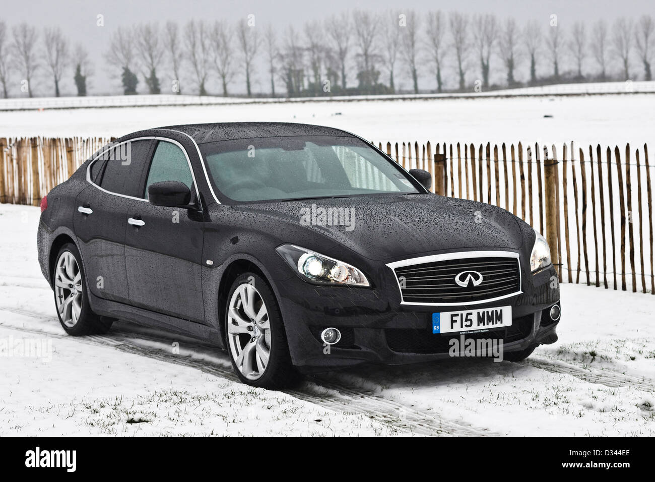 Infiniti M37 S in winter snow and bad weather, 20 12 10 Stock Photo - Alamy