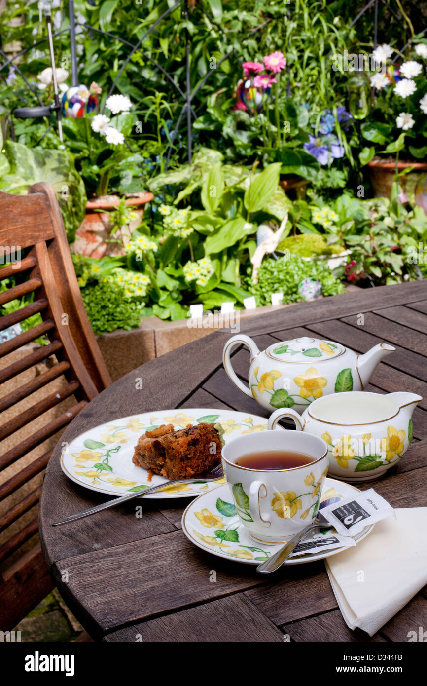 Traditional outdoor seating area hi-res stock photography and images ...