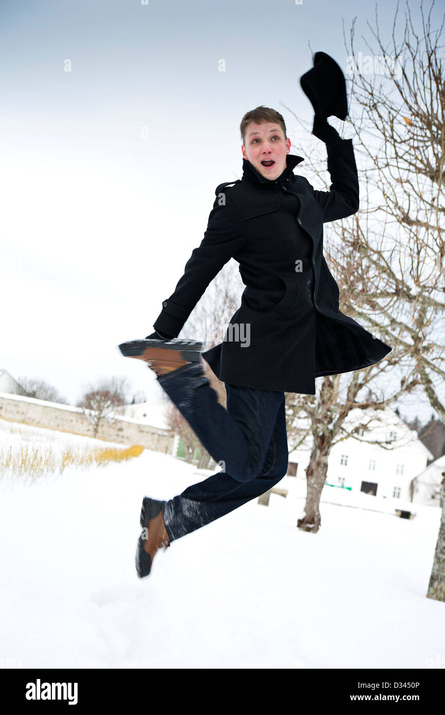 Man freezing legs hi-res stock photography and images - Alamy