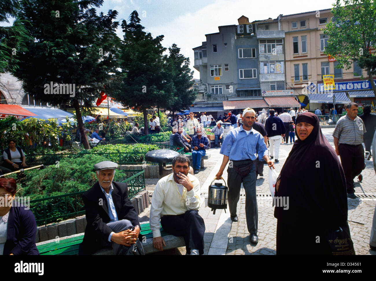 Istanbul Turkey Crowded Street Scene Stock Photo - Alamy