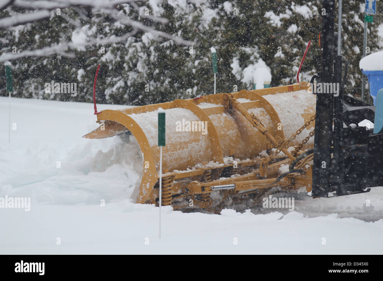Yellow snow plough hi-res stock photography and images - Alamy