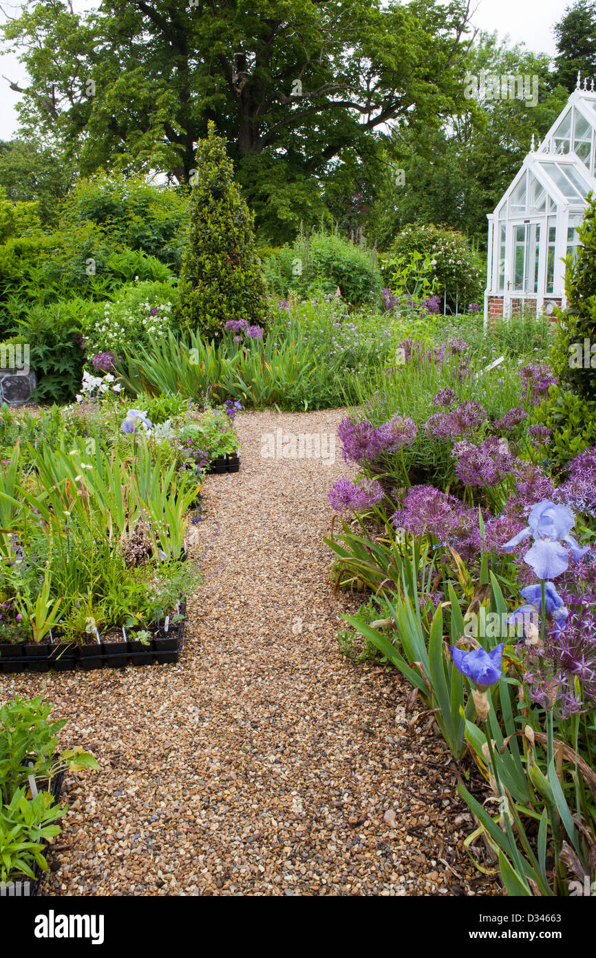 Pathway through borders hi-res stock photography and images - Alamy
