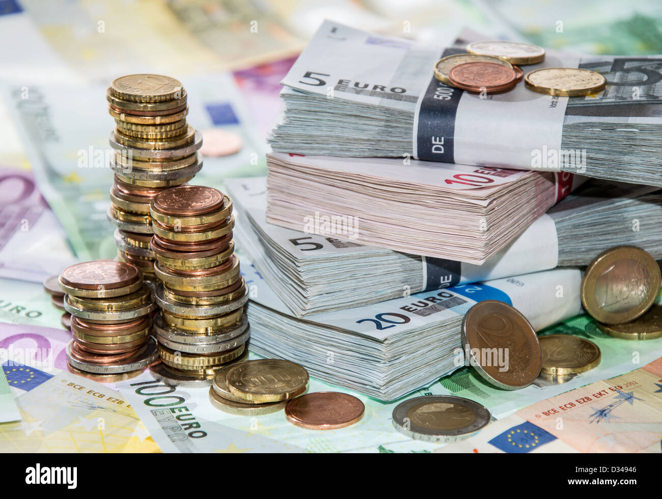Stackes Coins and Euro Bills (macro shot Stock Photo - Alamy