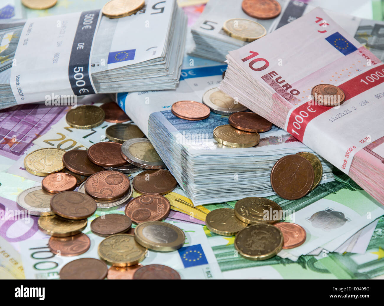 Euro bills coins hi-res stock photography and images - Alamy