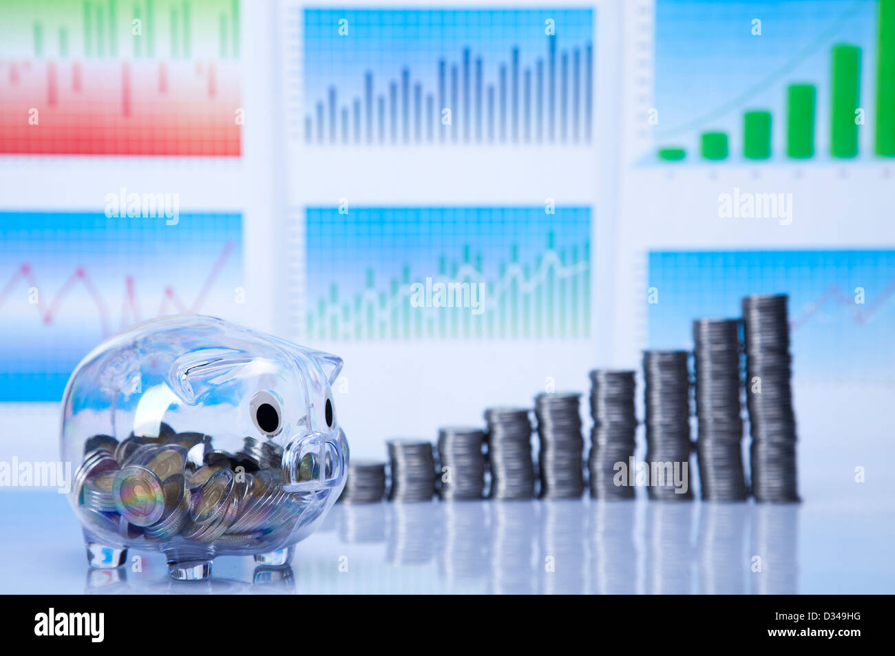 Piggy Bank on a coins diagram Stock Photo - Alamy