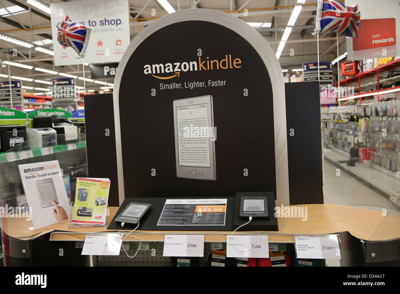 Amazon Kindles On Display In Shop Stock Photo - Alamy