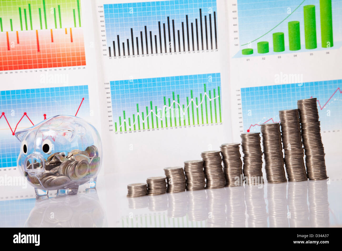 Piggy Bank on a coins diagram Stock Photo - Alamy