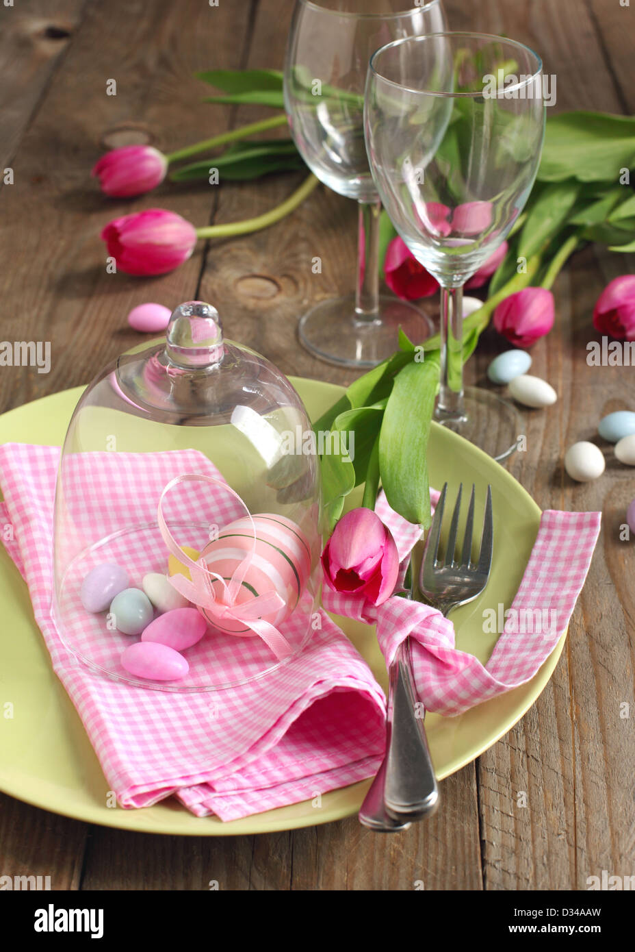 Easter table setting with tulips Stock Photo - Alamy