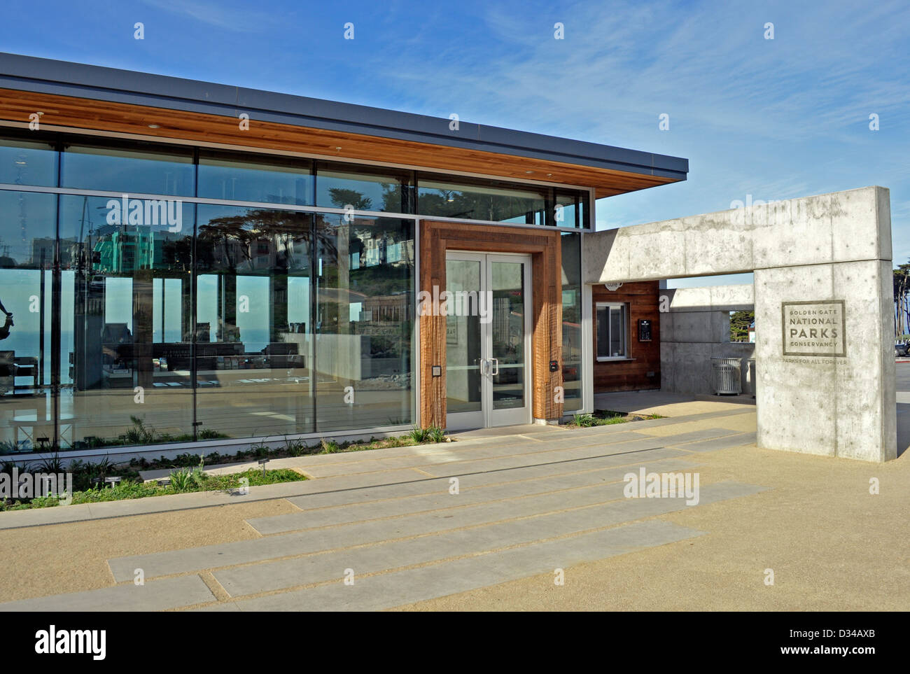 Lands End Lookout visitor center in Golden Gate National Recreation ...