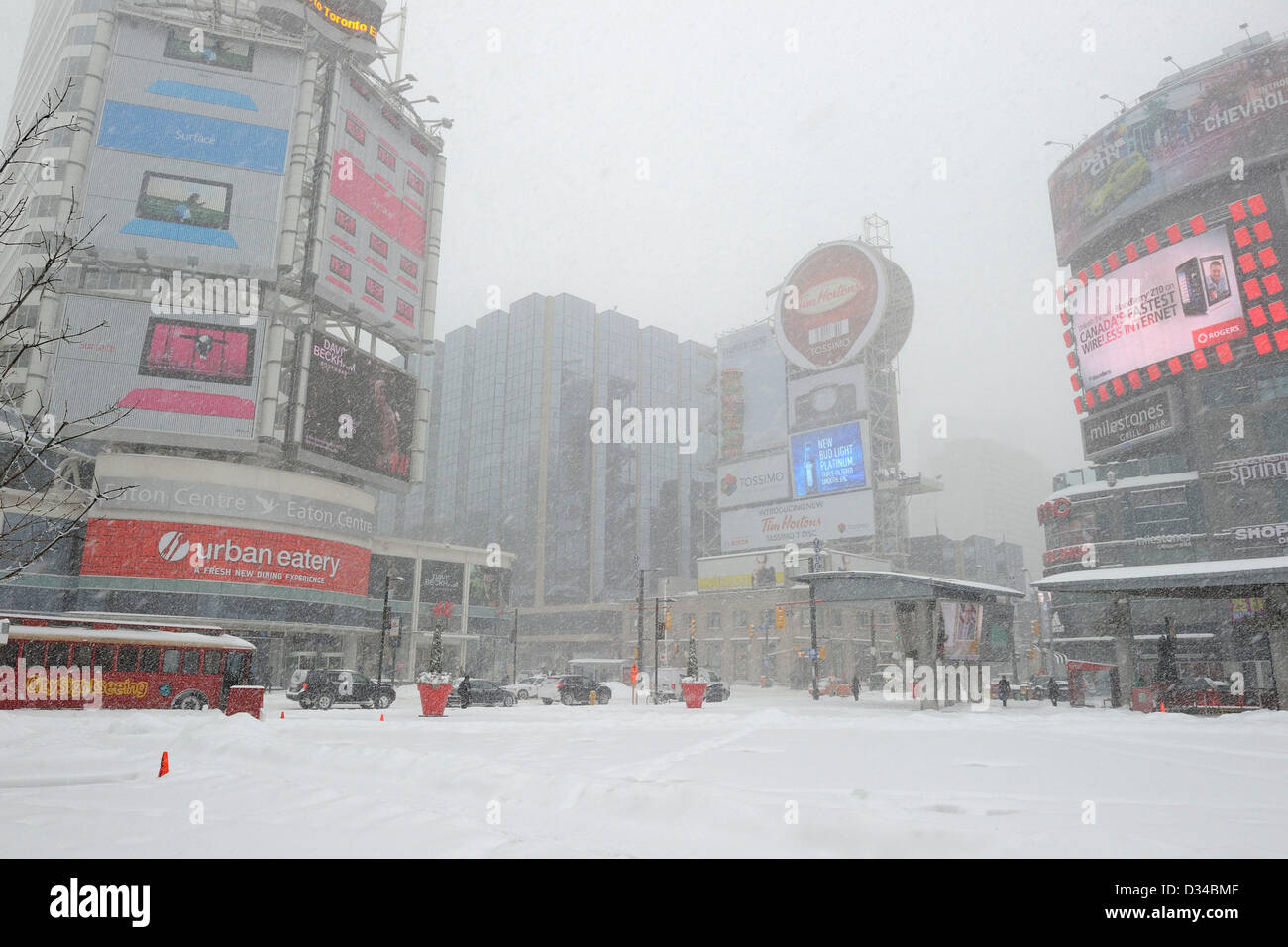Toronto, Canada. 8th February 2013. Biggest snow storm in five years ...