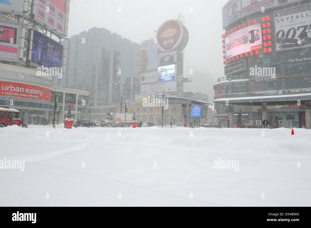 Toronto, Canada. 8th February 2013. Biggest snow storm in five years ...