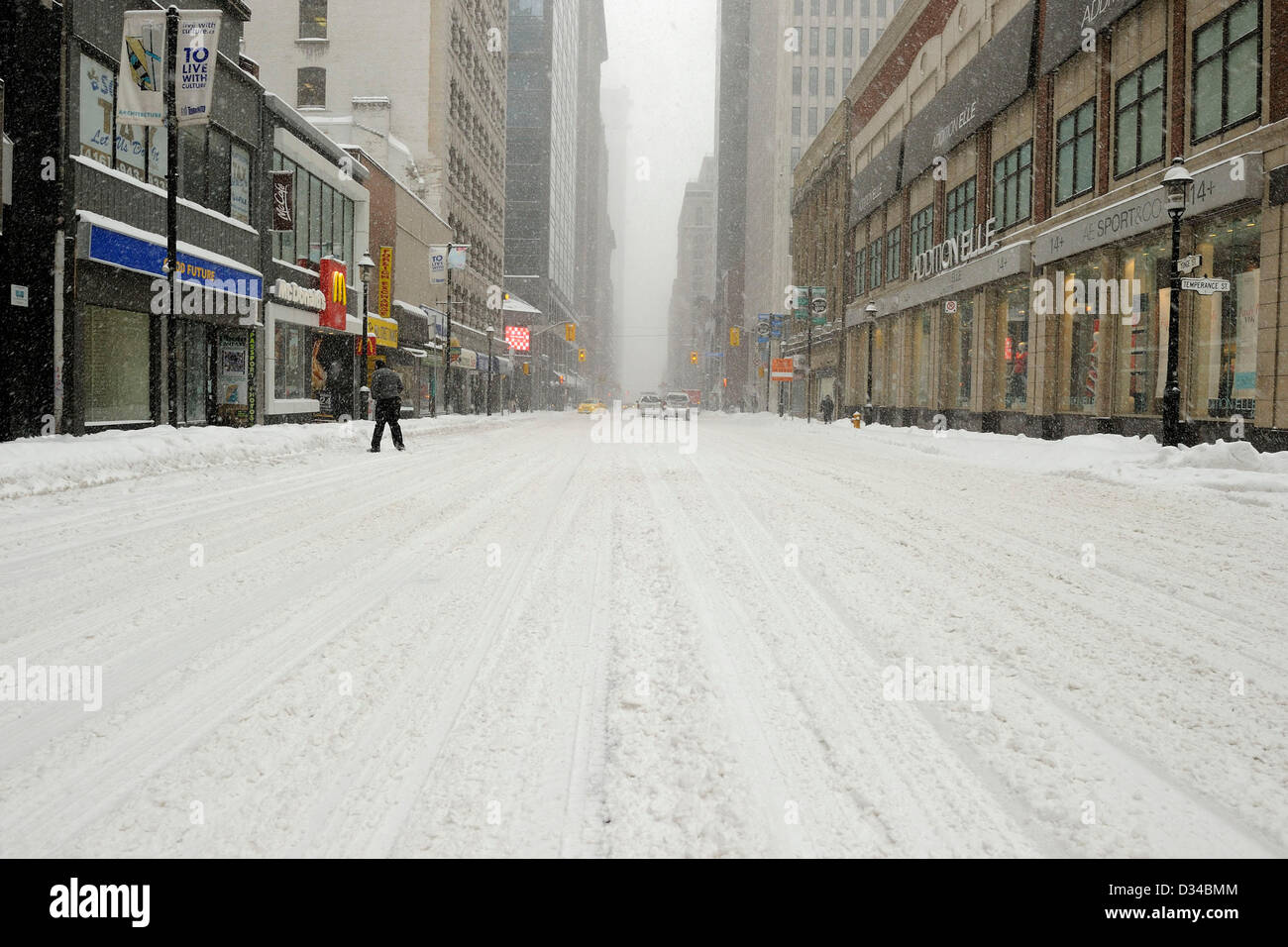 Toronto, Canada. 8th February 2013. Biggest snow storm in five years ...