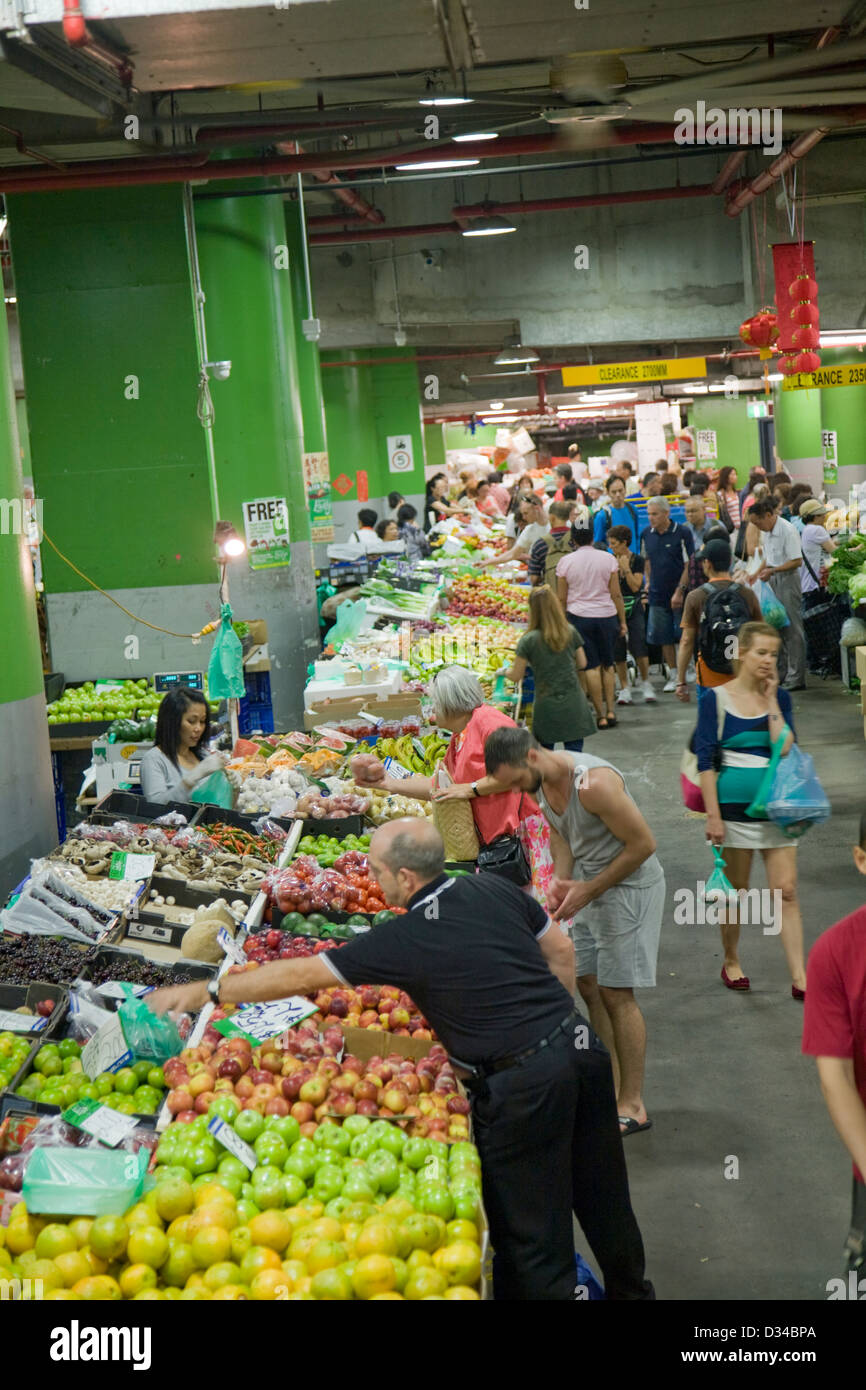 shopping at paddys market,sydney Stock Photo - Alamy