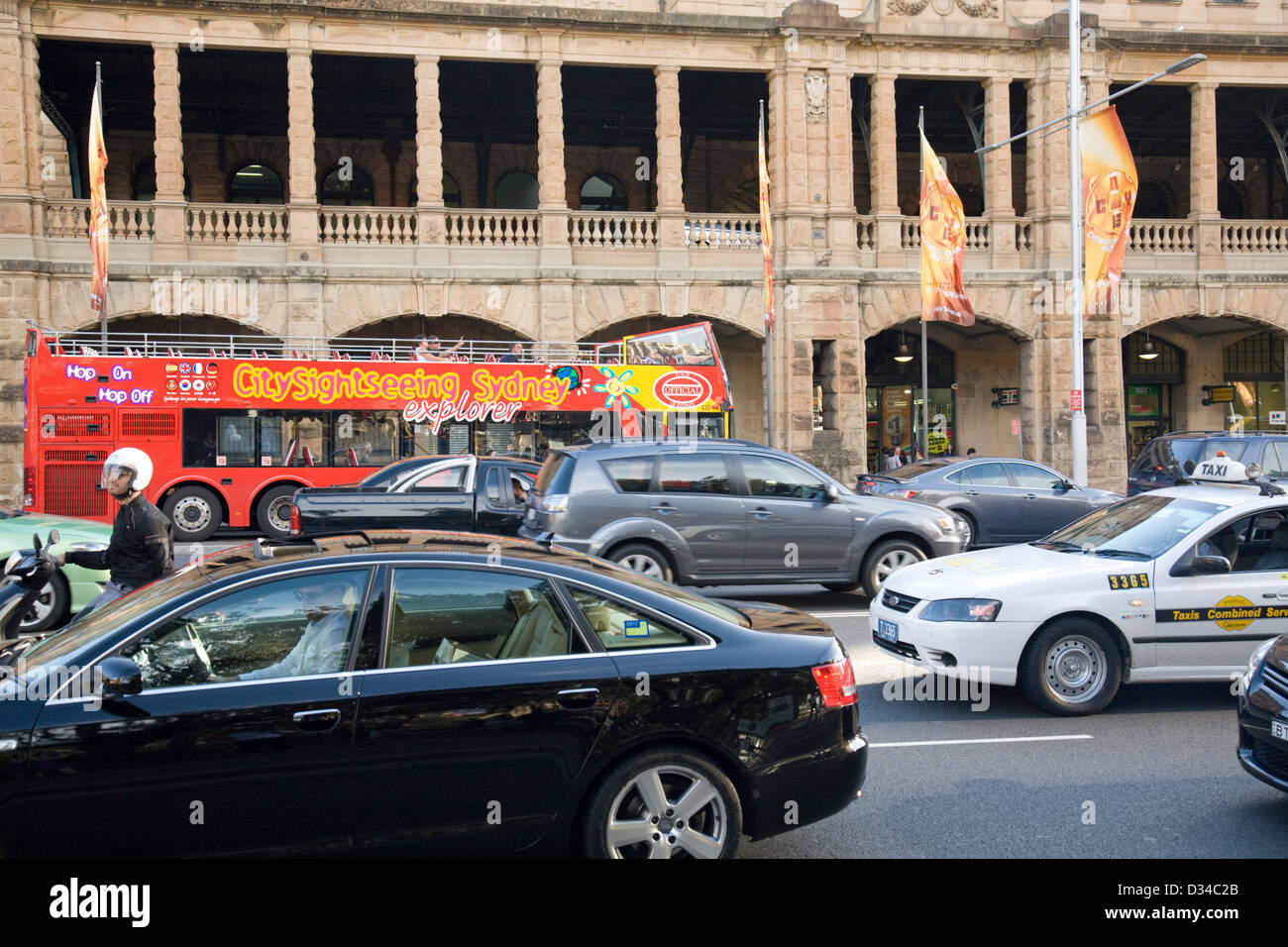 Bus station rush hour hi-res stock photography and images - Alamy