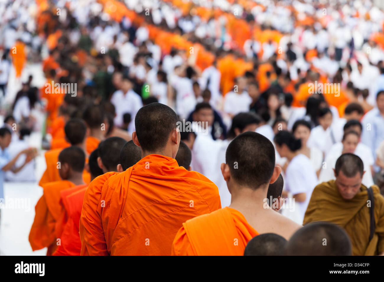 Monk Mass Alms giving. 12600 monks in Bangkok, Thailand Stock Photo - Alamy