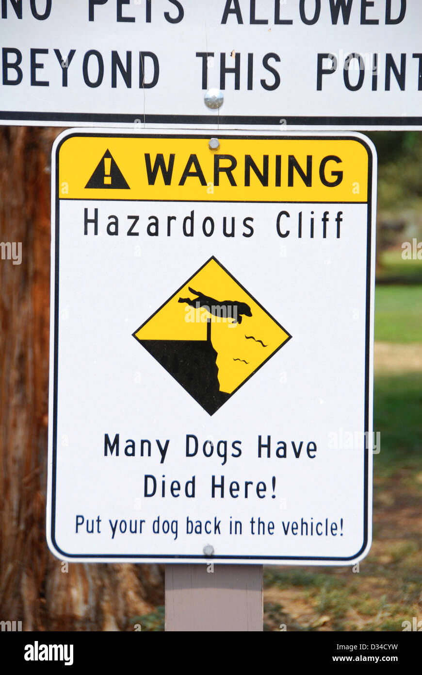 Warning sign near a the top of the Crooked River Gorge in Central ...