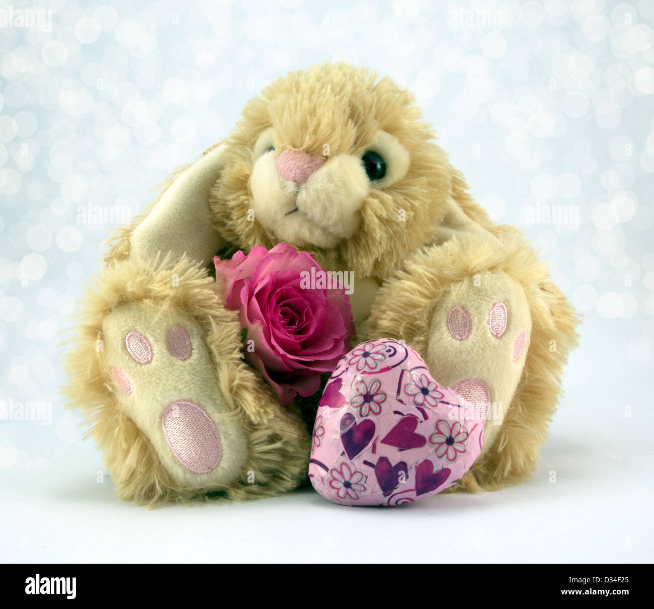 Bunny with heart hi-res stock photography and images - Alamy