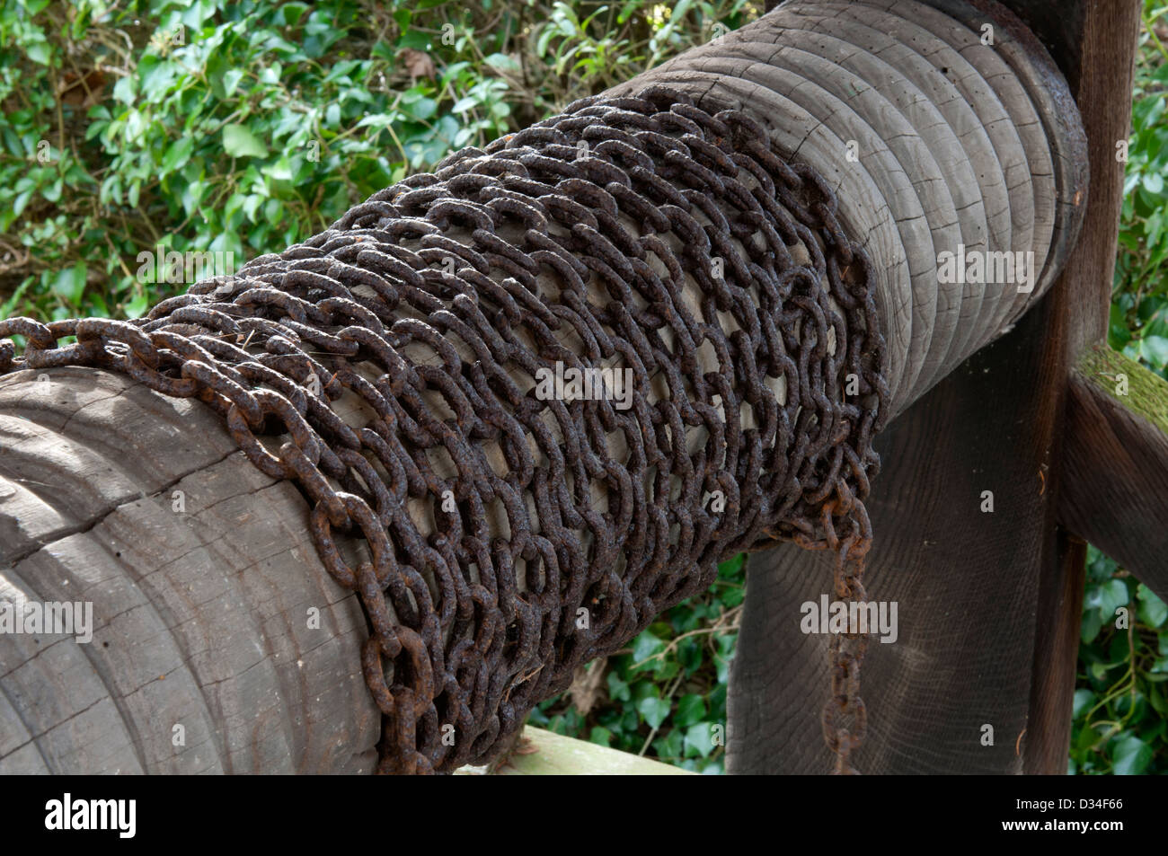 The village well chain, Rous Lench, Worcestershire, England, UK Stock ...