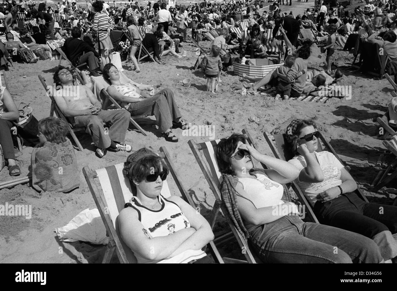 1970s family beach hi-res stock photography and images - Alamy