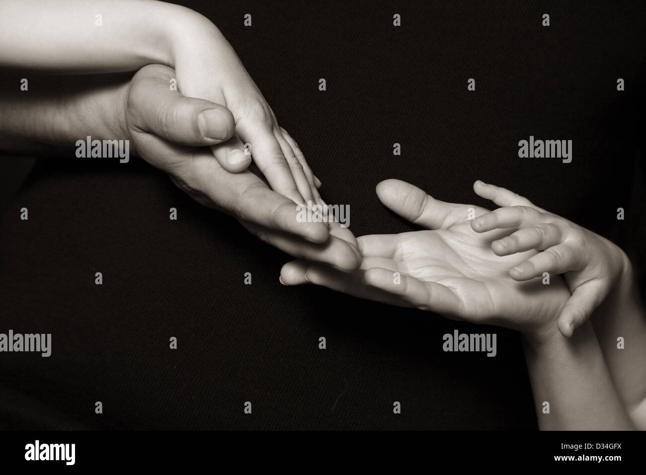 Hands of parents hold hands of the small daughters Stock Photo - Alamy