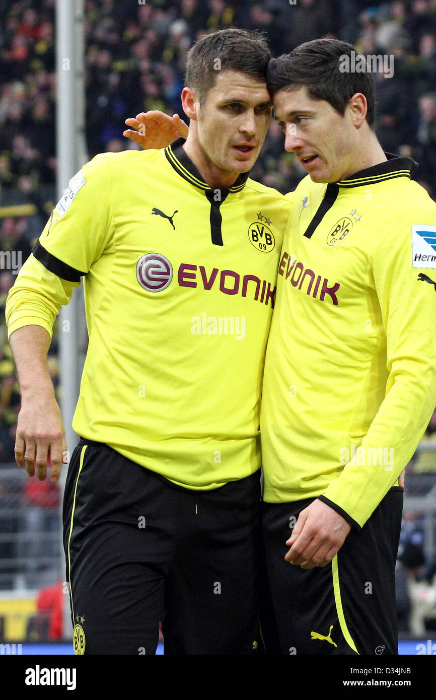 Dortmund, Germany. 9th February 2013. Dortmund's Robert Lewandowski (R ...