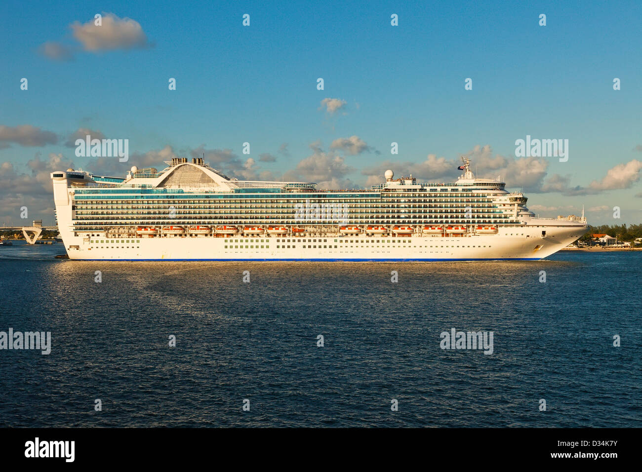 Cruise ship as it departs from Port Everglades, Fort Lauderdale ...