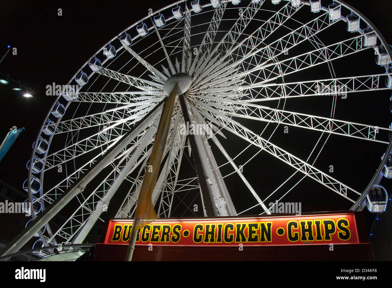 The Liverpool Echo Wheel at Night and Fast Food mobile trailer ...