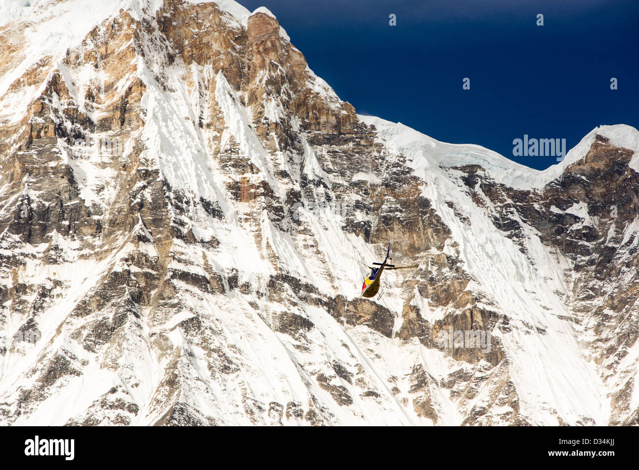 Himalayas nepal annapurna helicopter hi-res stock photography and ...