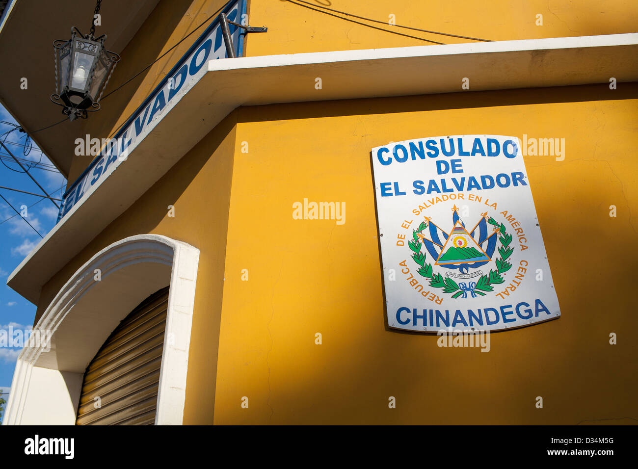 The shuttered and closed door of the El Salvador Consulate in ...