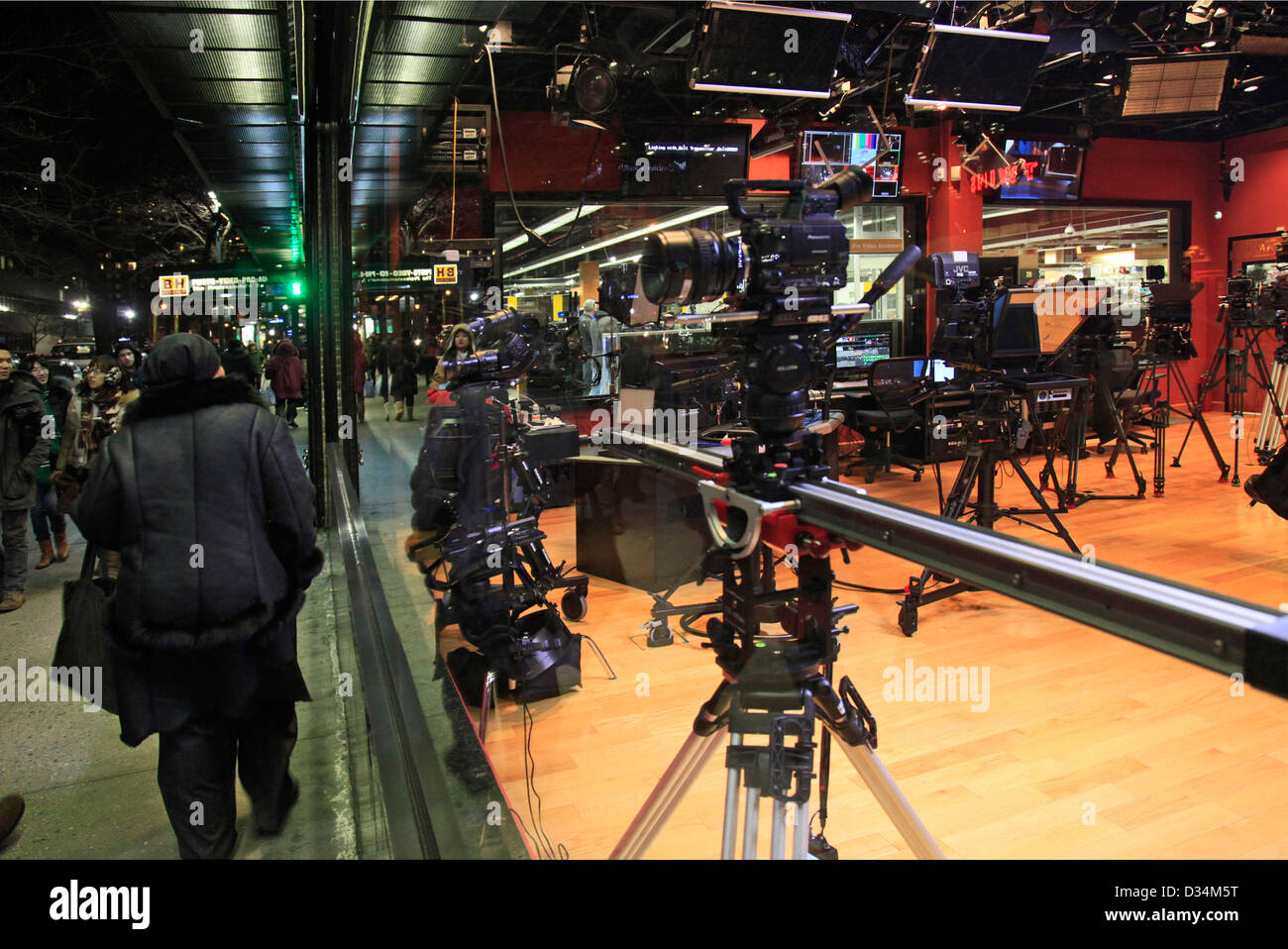 Electronics store tv usa hi-res stock photography and images - Alamy