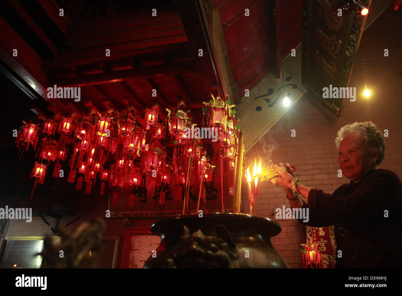 Chinese burn hi-res stock photography and images - Alamy