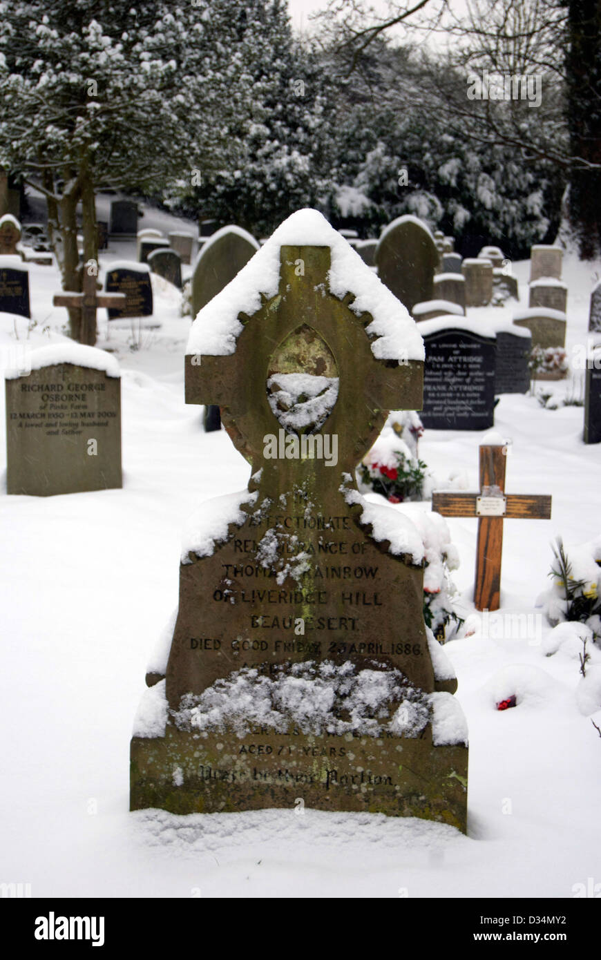 Gravestone snow hi-res stock photography and images - Alamy