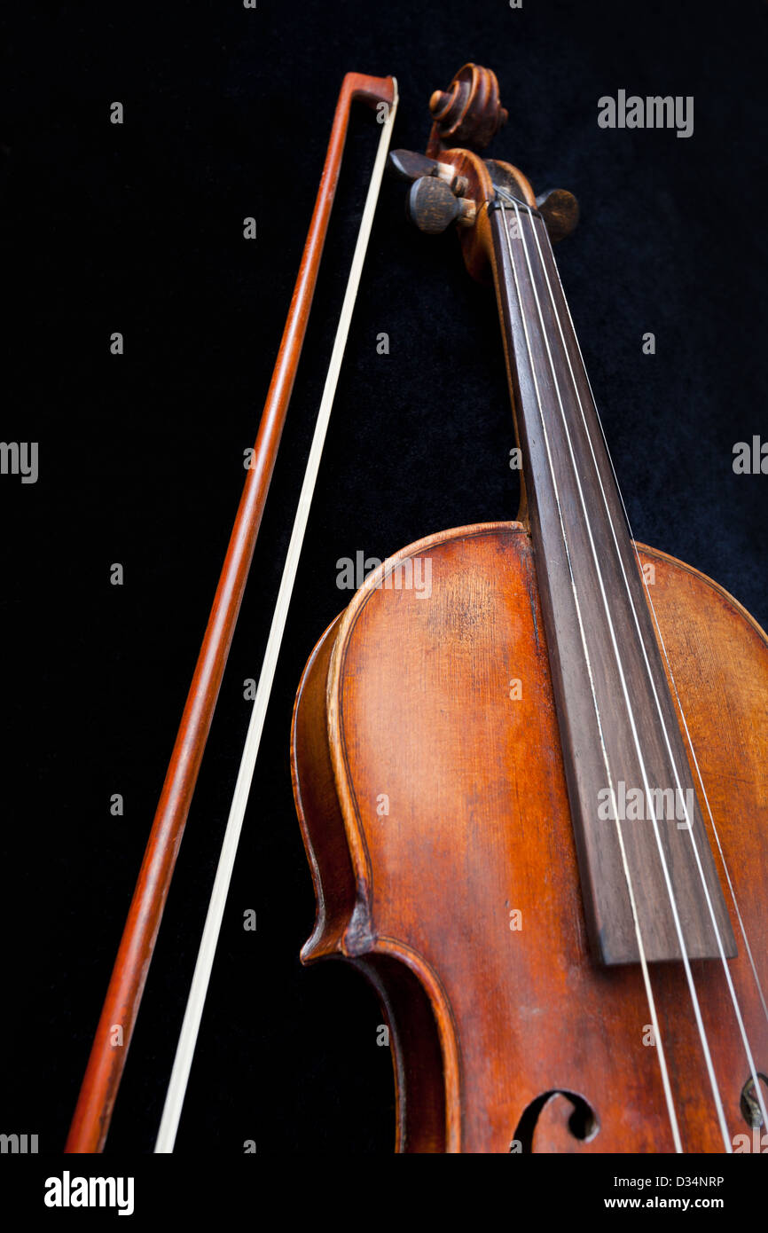 Violin bow hi-res stock photography and images - Alamy