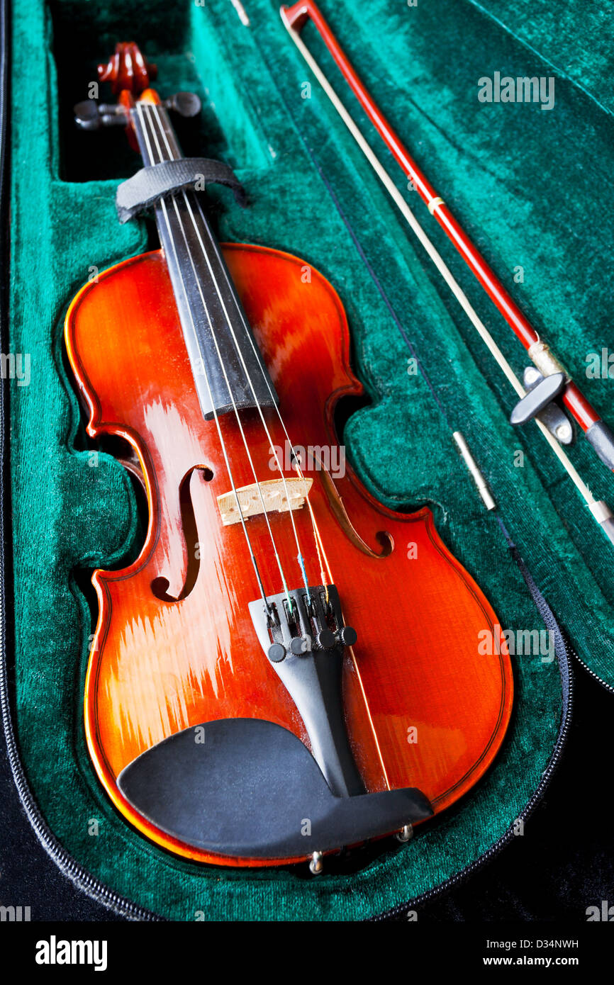 fiddle with bow in green velvet case close up Stock Photo - Alamy