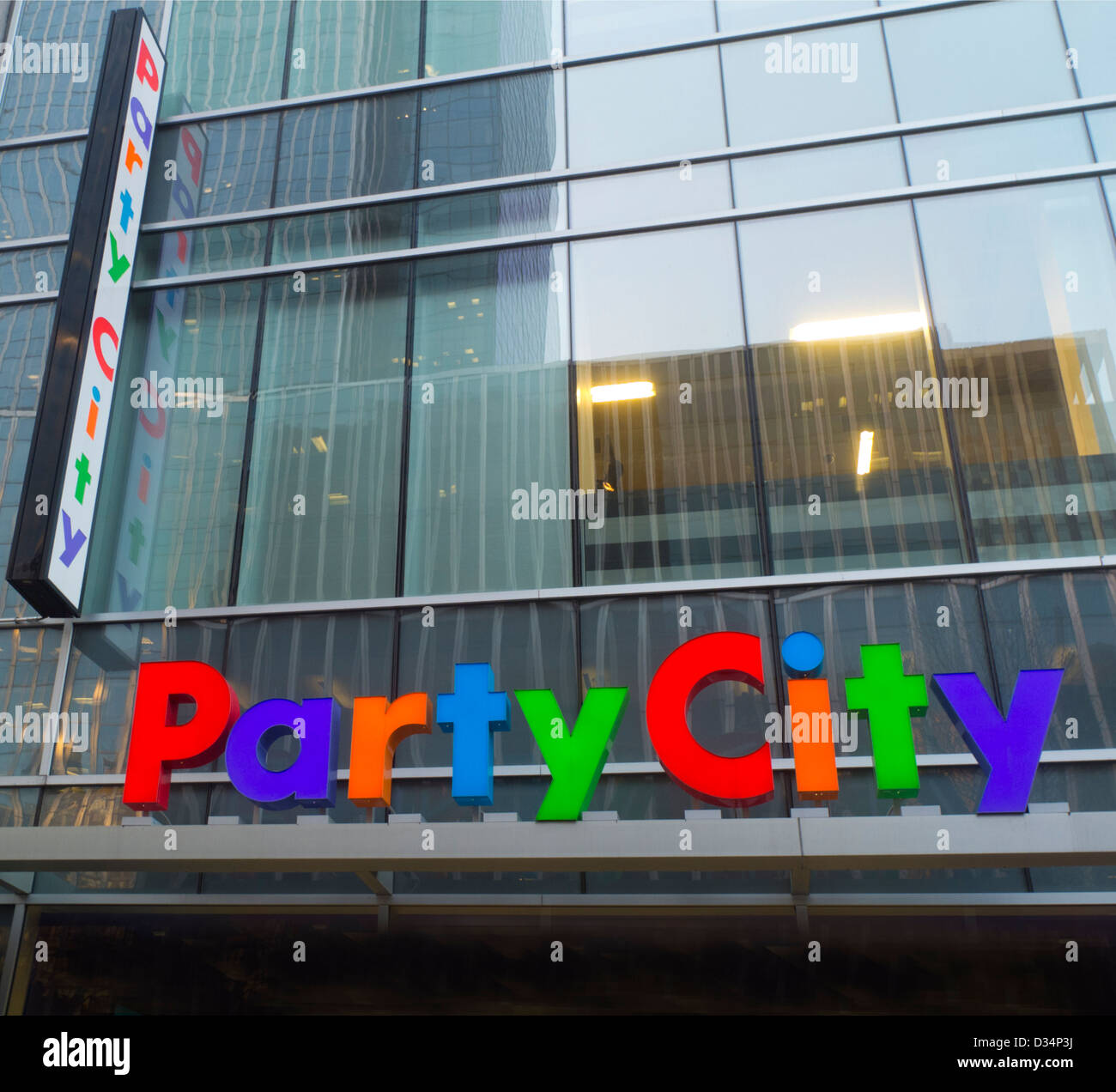 Party city logo hi-res stock photography and images - Alamy