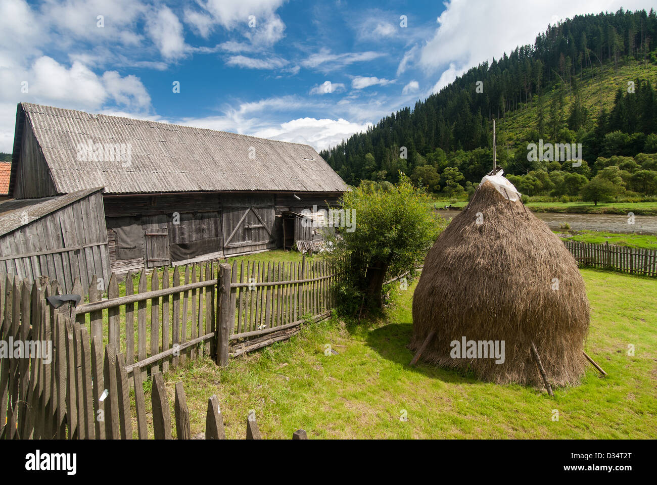 Traditional wooden farmhouse in Tranylvania, Romania Stock Photo - Alamy