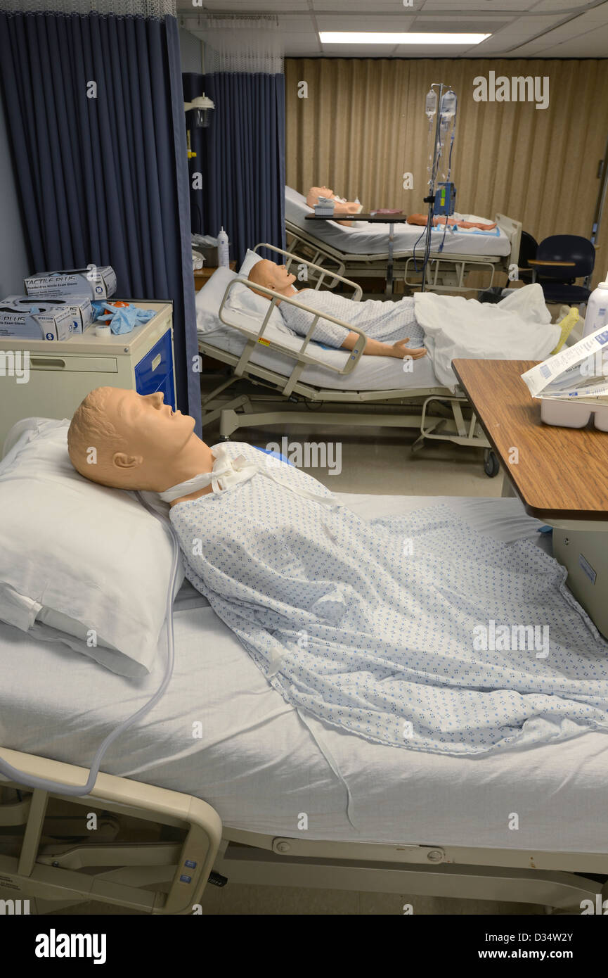 Dummy mannequin patient hospital bed hi-res stock photography and ...