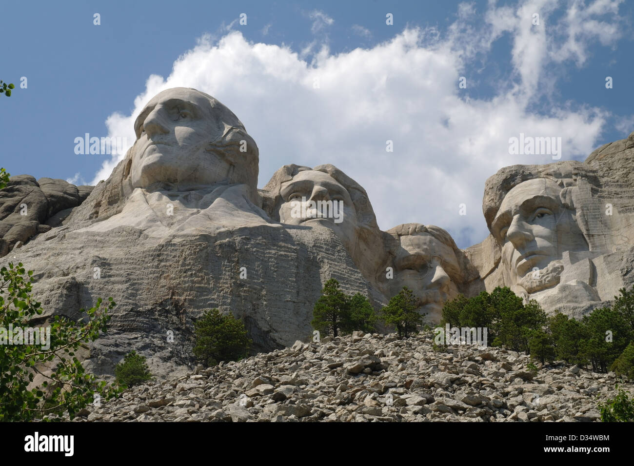 Blue sky view sculptures George Washington, Thomas Jefferson, Theodore ...